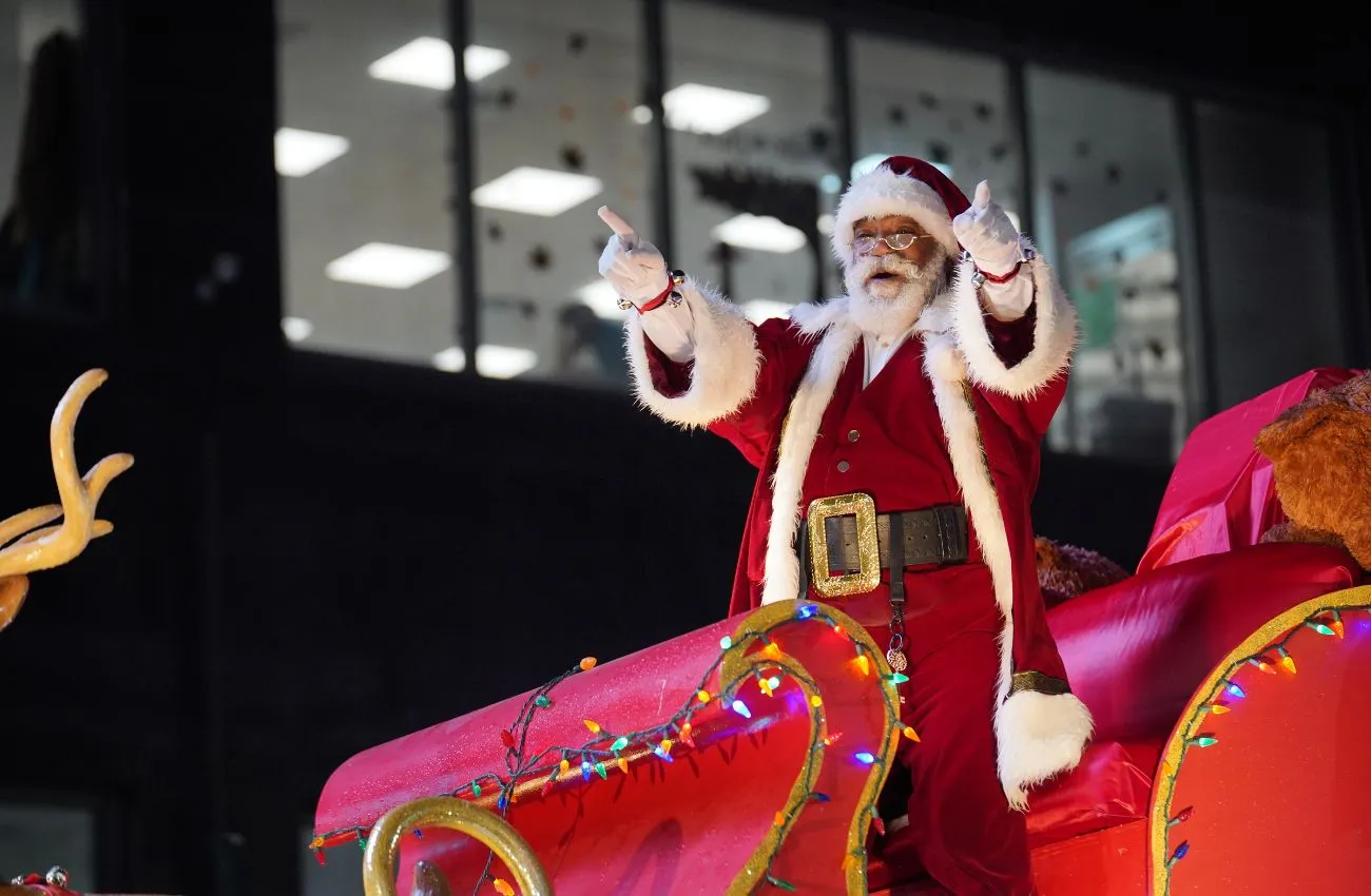 Wanamaker Holiday Light Show & Dickens Village Shine On in 2025 ...