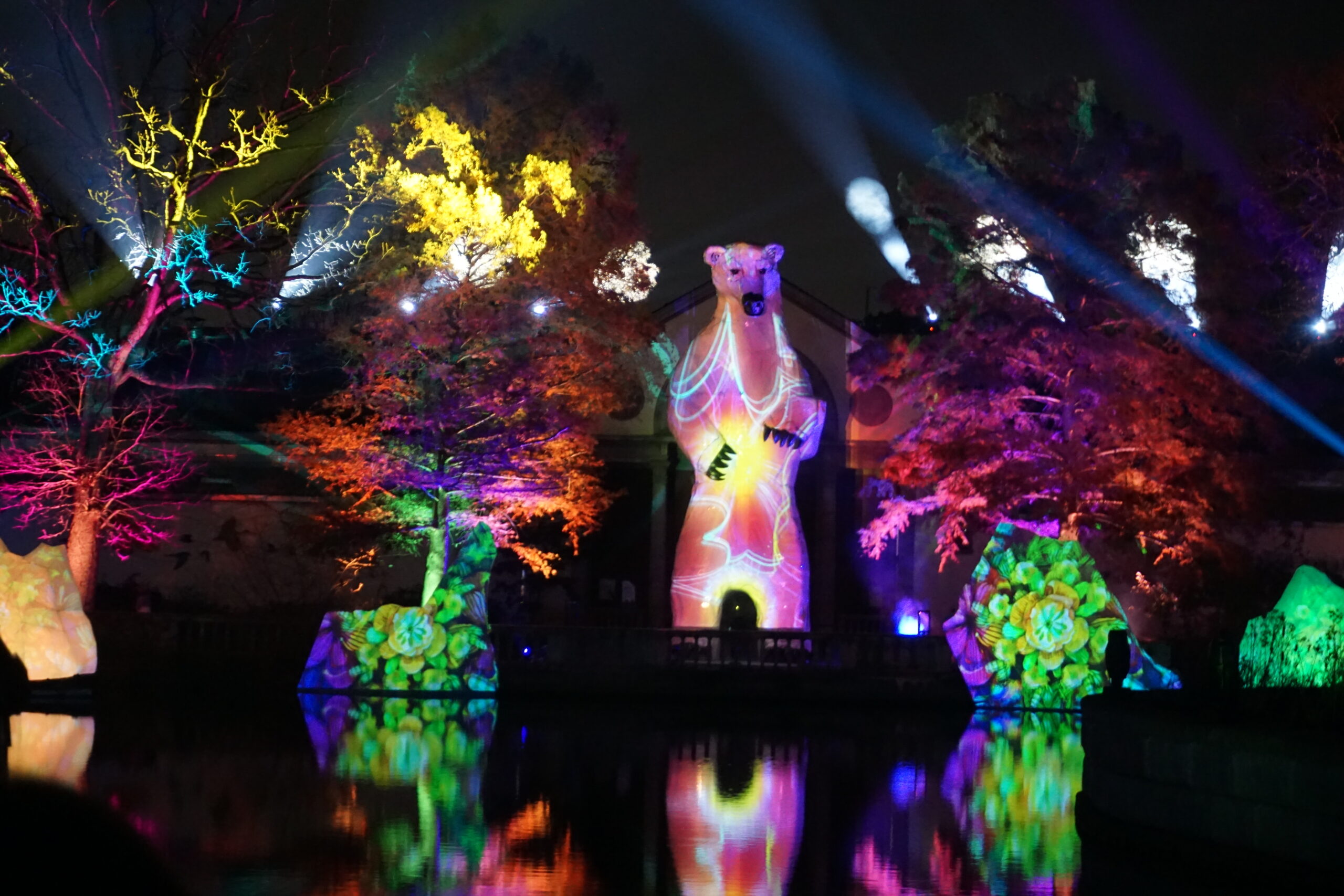 Philadelphia Zoo Shines Bright with LumiNature